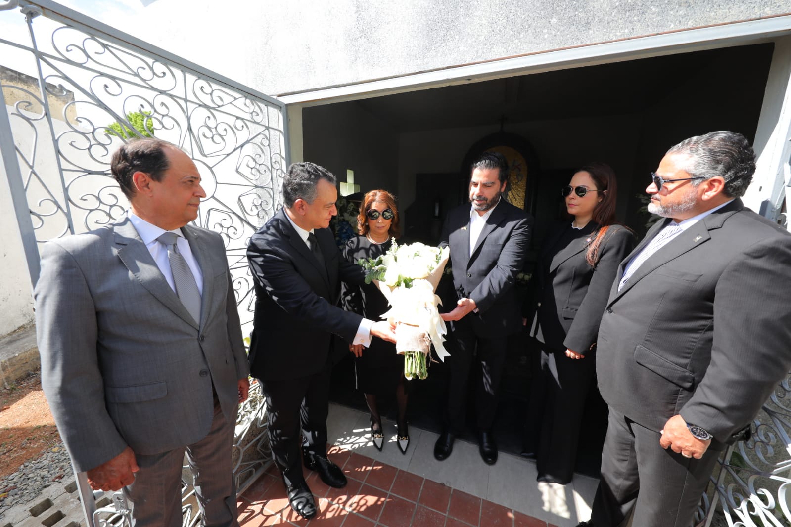 JCE remoza panteón de familias Woss y Gil como homenaje póstumo al ...
