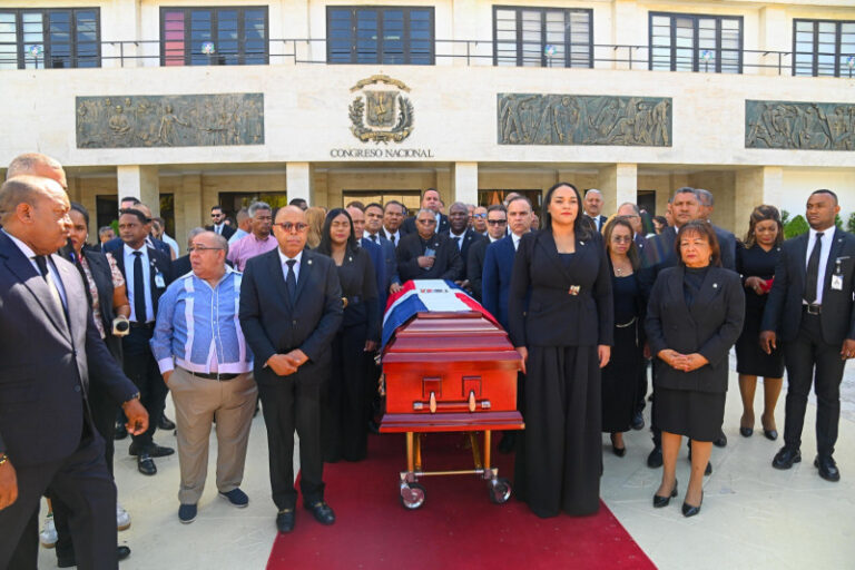 Rinden último tributo al alcalde y diputado de Santo Domingo, “Fello ...