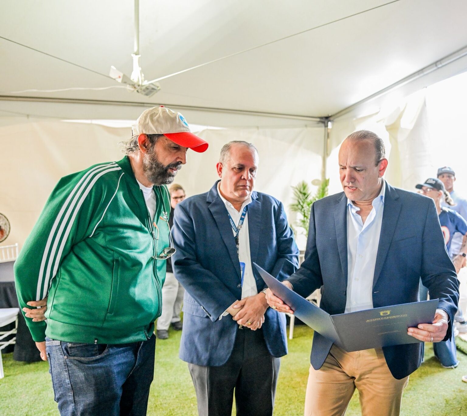 Ayuntamiento de Santiago declara a Juan Luis Guerra “Visitante ...